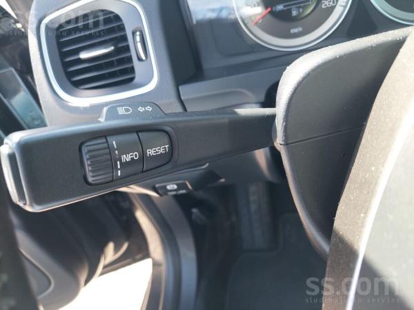 Grey Volvo V60 2012 in Cesis, with an engine capacity of 1.60 L and mileage of 212 thousand km for 5900 €, photo 9 on AUTOMOTO.COM.LV