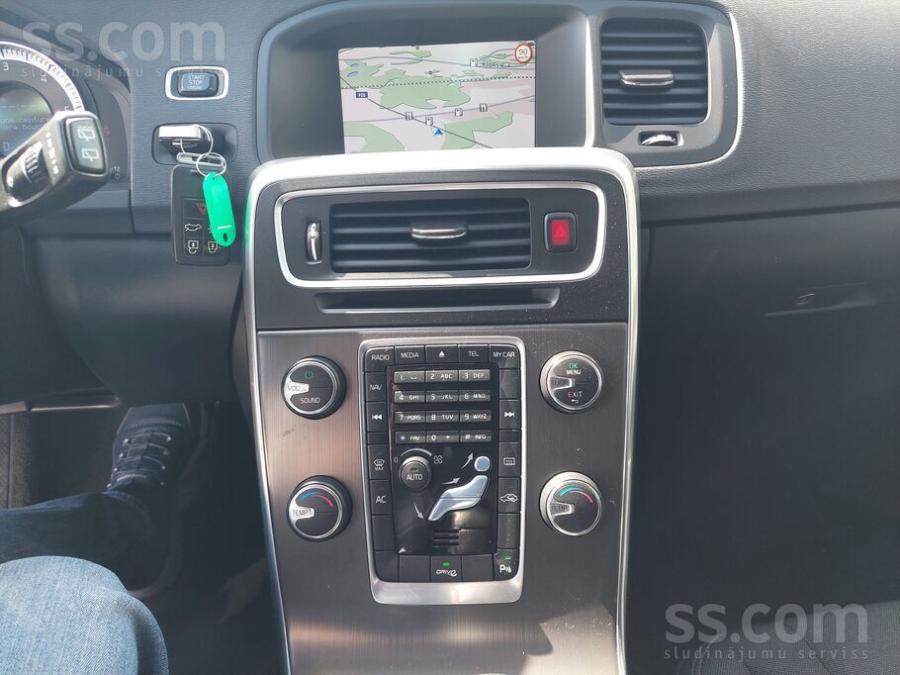 Pelēks Volvo V60 2012 Cēsis, ar dzinēja tilpumu 1.60 L un nobraukumu 212 tūkst. km par 5900 €, foto 12 vietnē AUTOMOTO.COM.LV