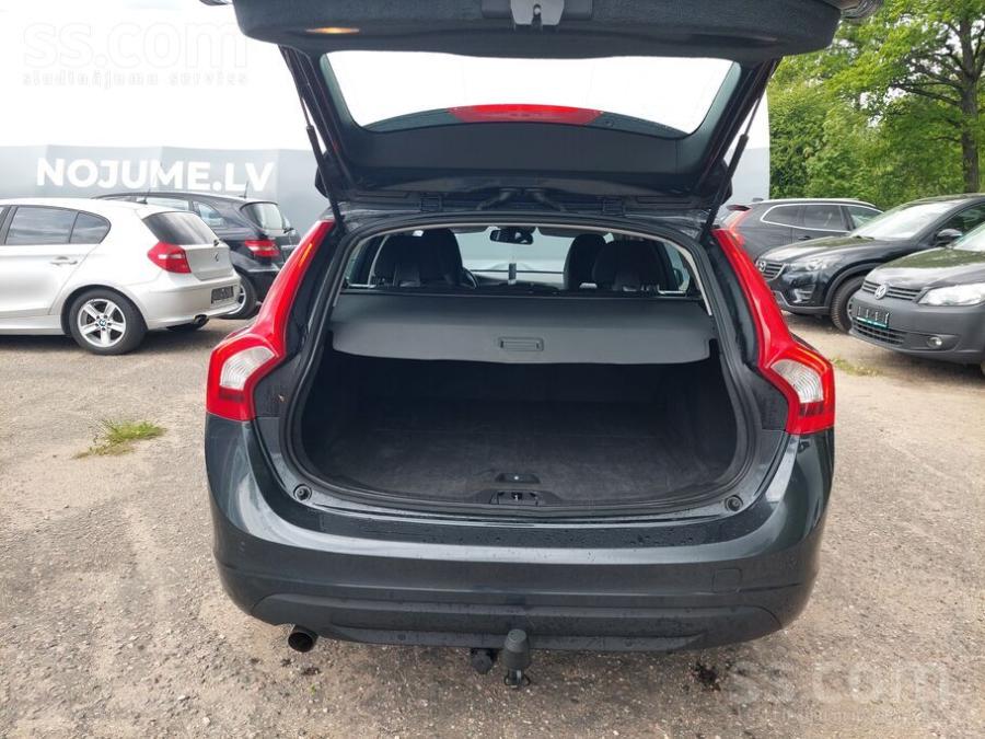 Pelēks Volvo V60 2012 Cēsis, ar dzinēja tilpumu 1.60 L un nobraukumu 212 tūkst. km par 5900 €, foto 16 vietnē AUTOMOTO.COM.LV