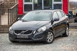 Pelēks Volvo V60 2012 Rīga, ar dzinēja tilpumu 2.00 L un nobraukumu 298 tūkst. km par 6390 €, foto  vietnē AUTOMOTO.COM.LV