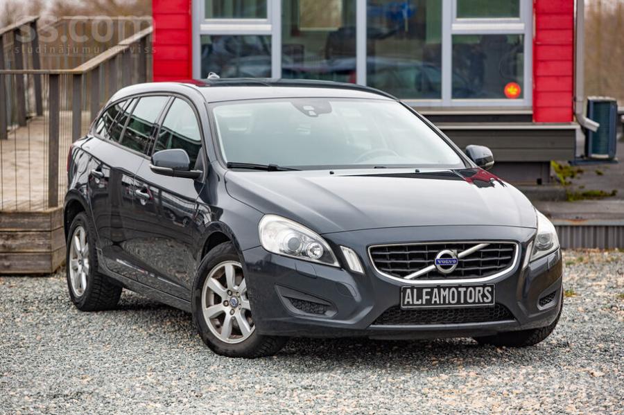 Grey Volvo V60 2012 in Riga, with an engine capacity of 2.00 L and mileage of 298 thousand km for 6390 €, photo 3 on AUTOMOTO.COM.LV