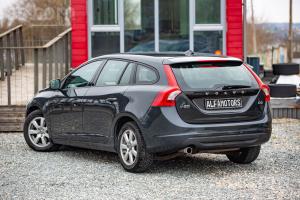 Grey Volvo V60 2012 in Riga, with an engine capacity of 2.00 L and mileage of 298 thousand km for 6390 €, photo 4 on AUTOMOTO.COM.LV