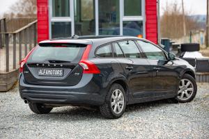 Grey Volvo V60 2012 in Riga, with an engine capacity of 2.00 L and mileage of 298 thousand km for 6390 €, photo 5 on AUTOMOTO.COM.LV