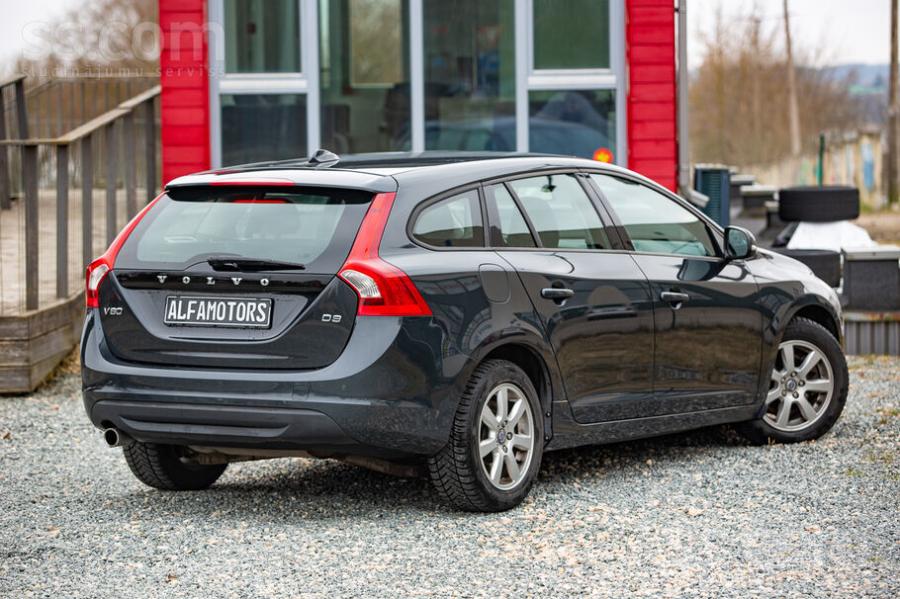 Grey Volvo V60 2012 in Riga, with an engine capacity of 2.00 L and mileage of 298 thousand km for 6390 €, photo 5 on AUTOMOTO.COM.LV