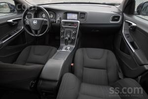 Grey Volvo V60 2012 in Riga, with an engine capacity of 2.00 L and mileage of 298 thousand km for 6390 €, photo 7 on AUTOMOTO.COM.LV