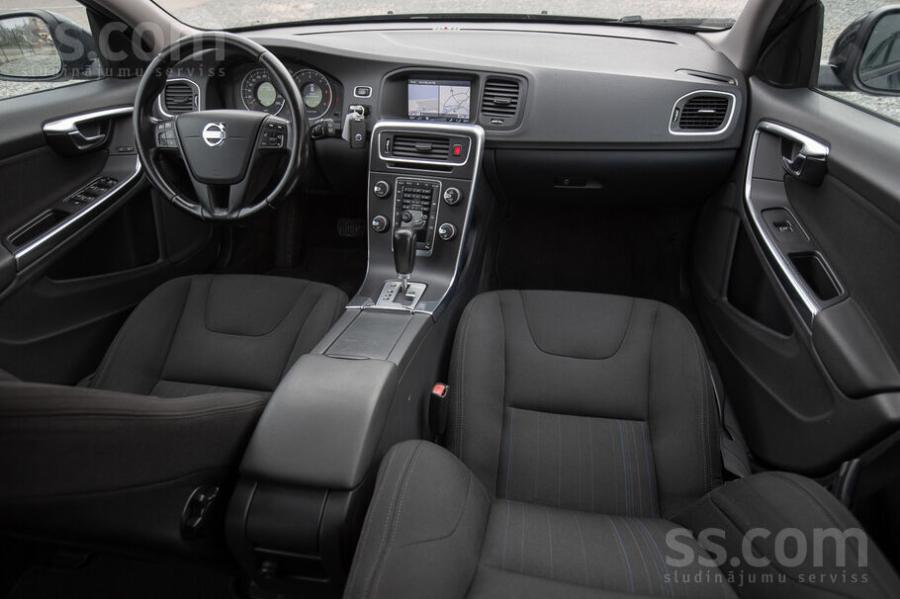 Grey Volvo V60 2012 in Riga, with an engine capacity of 2.00 L and mileage of 298 thousand km for 6390 €, photo 7 on AUTOMOTO.COM.LV