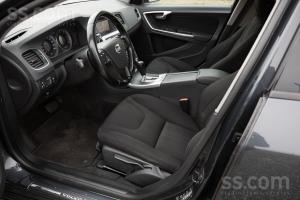 Grey Volvo V60 2012 in Riga, with an engine capacity of 2.00 L and mileage of 298 thousand km for 6390 €, photo 8 on AUTOMOTO.COM.LV