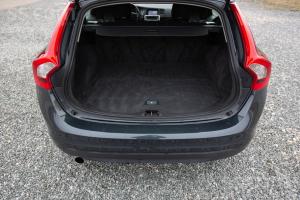 Grey Volvo V60 2012 in Riga, with an engine capacity of 2.00 L and mileage of 298 thousand km for 6390 €, photo 12 on AUTOMOTO.COM.LV