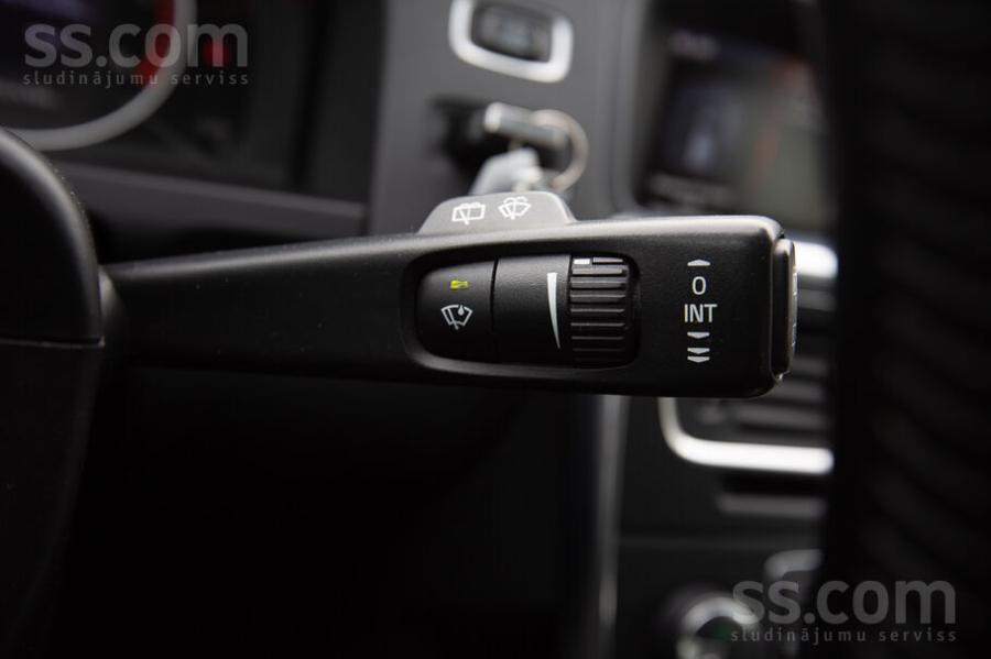Grey Volvo V60 2012 in Riga, with an engine capacity of 2.00 L and mileage of 298 thousand km for 6390 €, photo 14 on AUTOMOTO.COM.LV