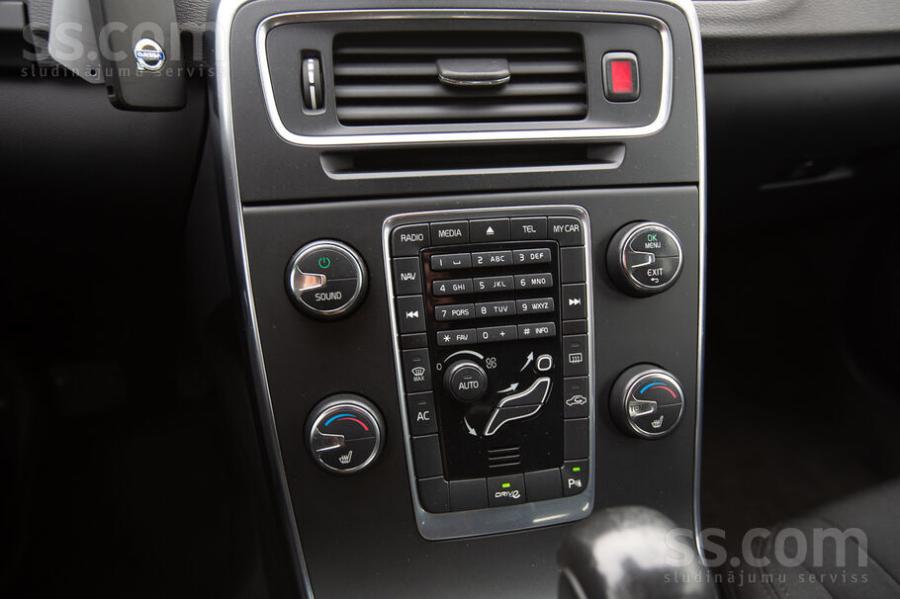 Grey Volvo V60 2012 in Riga, with an engine capacity of 2.00 L and mileage of 298 thousand km for 6390 €, photo 15 on AUTOMOTO.COM.LV