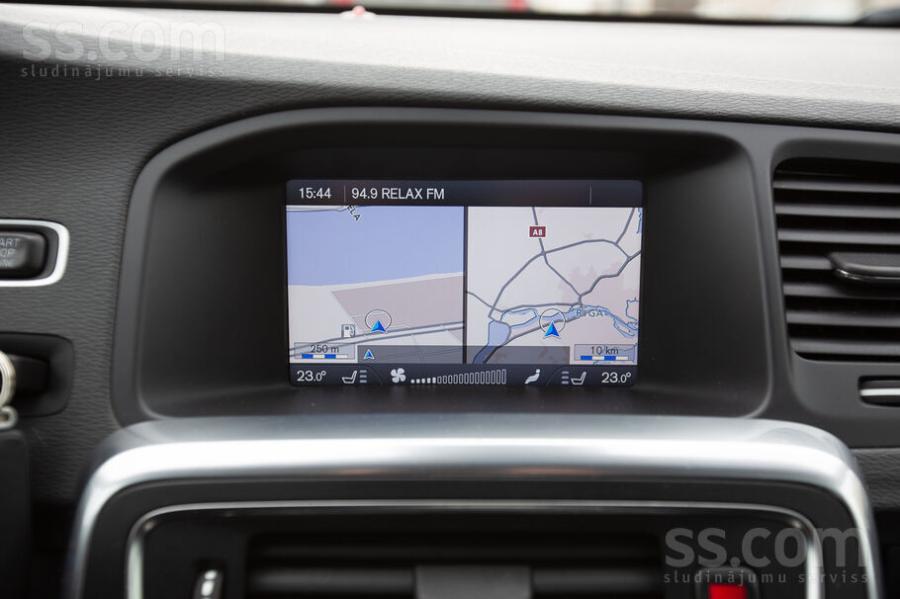 Grey Volvo V60 2012 in Riga, with an engine capacity of 2.00 L and mileage of 298 thousand km for 6390 €, photo 16 on AUTOMOTO.COM.LV