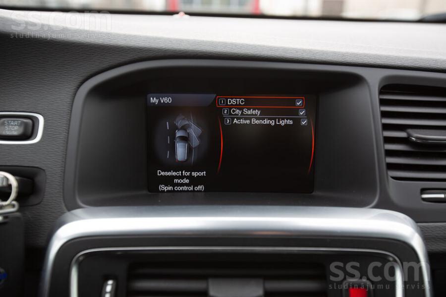 Grey Volvo V60 2012 in Riga, with an engine capacity of 2.00 L and mileage of 298 thousand km for 6390 €, photo 17 on AUTOMOTO.COM.LV