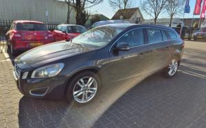 Grey Volvo V60 2012 in Riga, with an engine capacity of 2.00 L and mileage of 299 thousand km for 6350 €, photo 3 on AUTOMOTO.COM.LV