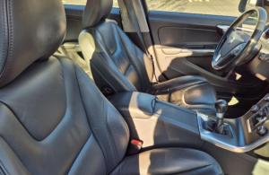 Grey Volvo V60 2012 in Riga, with an engine capacity of 2.00 L and mileage of 299 thousand km for 6350 €, photo 4 on AUTOMOTO.COM.LV