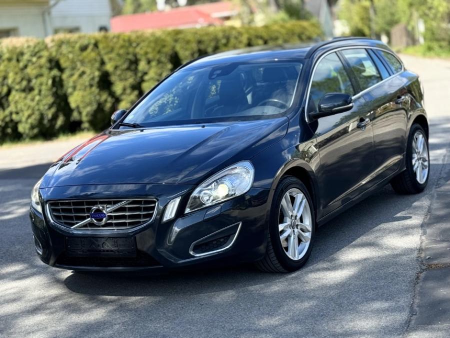 Grey Volvo V60 2012 in Riga, with an engine capacity of 2.00 L and mileage of 299 thousand km for 6350 €, photo 5 on AUTOMOTO.COM.LV