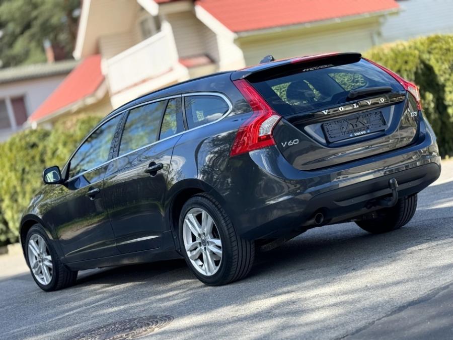 Grey Volvo V60 2012 in Riga, with an engine capacity of 2.00 L and mileage of 299 thousand km for 6350 €, photo 7 on AUTOMOTO.COM.LV
