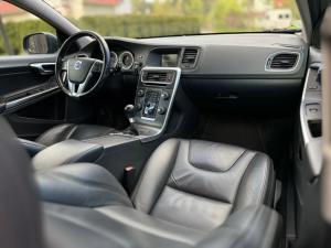 Grey Volvo V60 2012 in Riga, with an engine capacity of 2.00 L and mileage of 299 thousand km for 6350 €, photo 12 on AUTOMOTO.COM.LV