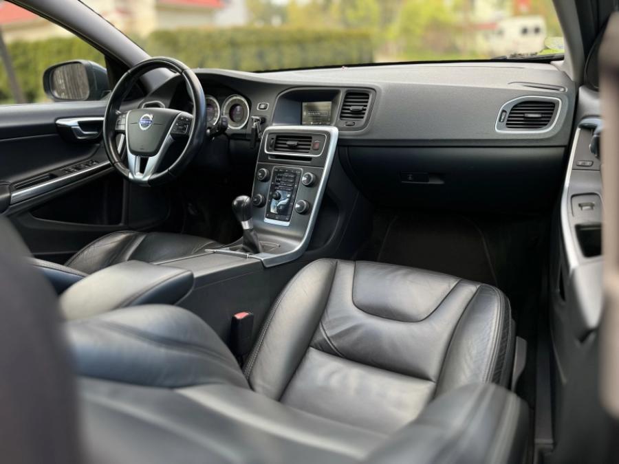 Grey Volvo V60 2012 in Riga, with an engine capacity of 2.00 L and mileage of 299 thousand km for 6350 €, photo 12 on AUTOMOTO.COM.LV