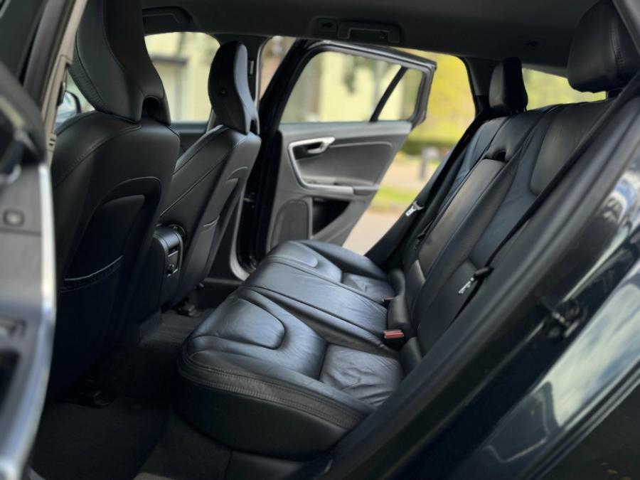 Grey Volvo V60 2012 in Riga, with an engine capacity of 2.00 L and mileage of 299 thousand km for 6350 €, photo 13 on AUTOMOTO.COM.LV