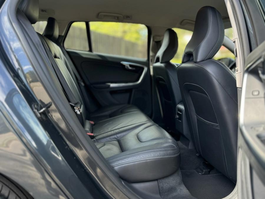Grey Volvo V60 2012 in Riga, with an engine capacity of 2.00 L and mileage of 299 thousand km for 6350 €, photo 14 on AUTOMOTO.COM.LV