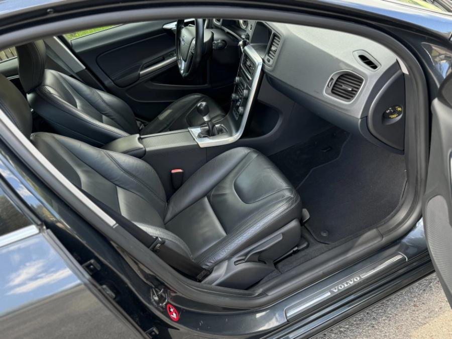 Grey Volvo V60 2012 in Riga, with an engine capacity of 2.00 L and mileage of 299 thousand km for 6350 €, photo 17 on AUTOMOTO.COM.LV