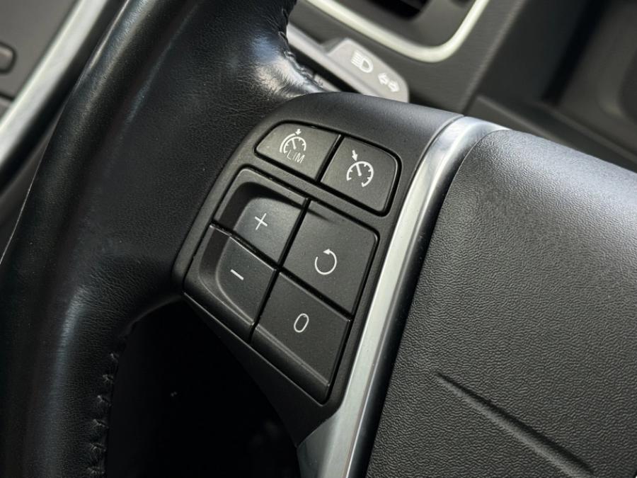Grey Volvo V60 2012 in Riga, with an engine capacity of 2.00 L and mileage of 299 thousand km for 6350 €, photo 22 on AUTOMOTO.COM.LV