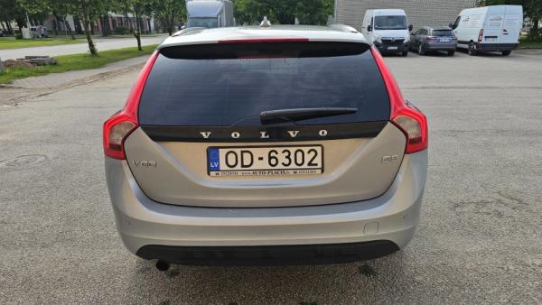Grey Volvo V60 2012 in Riga, with an engine capacity of 2.00 L and mileage of 235 thousand km for 6550 €, photo 2 on AUTOMOTO.COM.LV