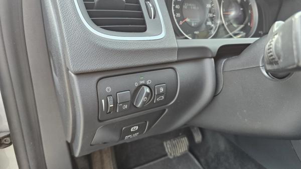 Grey Volvo V60 2012 in Riga, with an engine capacity of 2.00 L and mileage of 235 thousand km for 6550 €, photo 3 on AUTOMOTO.COM.LV
