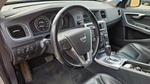 Pelēks Volvo V60 2012 Rīga, ar dzinēja tilpumu 2.00 L un nobraukumu 235 tūkst. km par 6550 €, foto 5 vietnē AUTOMOTO.COM.LV
