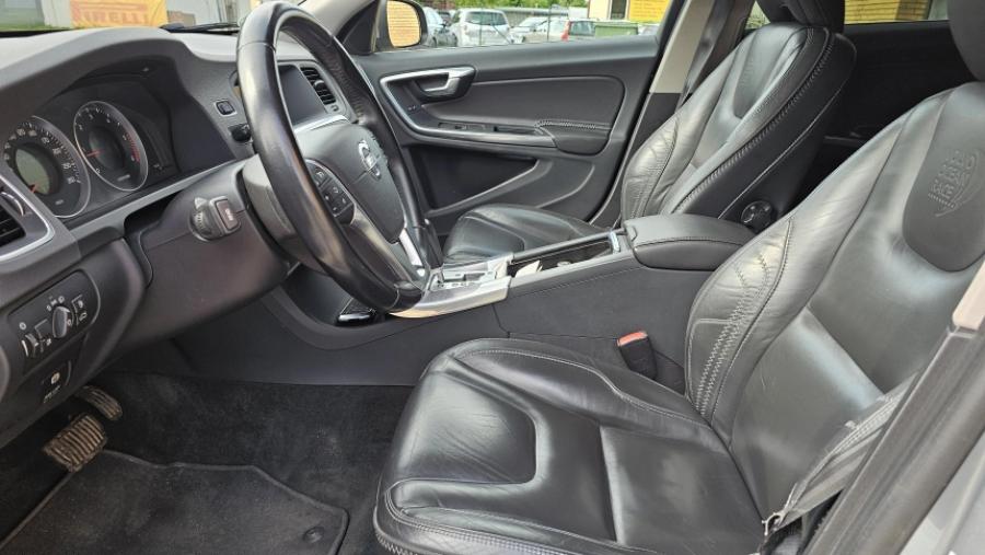 Pelēks Volvo V60 2012 Rīga, ar dzinēja tilpumu 2.00 L un nobraukumu 235 tūkst. km par 6550 €, foto 6 vietnē AUTOMOTO.COM.LV