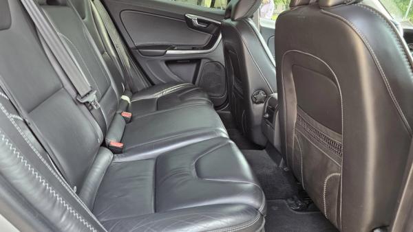 Grey Volvo V60 2012 in Riga, with an engine capacity of 2.00 L and mileage of 235 thousand km for 6550 €, photo 10 on AUTOMOTO.COM.LV