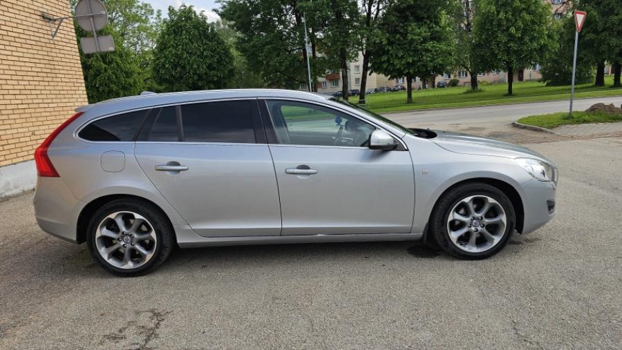 Pelēks Volvo V60 2012 Rīga, ar dzinēja tilpumu 2.00 L un nobraukumu 235 tūkst. km par 6550 €, foto 13 vietnē AUTOMOTO.COM.LV