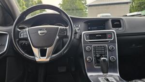 Pelēks Volvo V60 2012 Rīga, ar dzinēja tilpumu 2.00 L un nobraukumu 235 tūkst. km par 6550 €, foto 18 vietnē AUTOMOTO.COM.LV