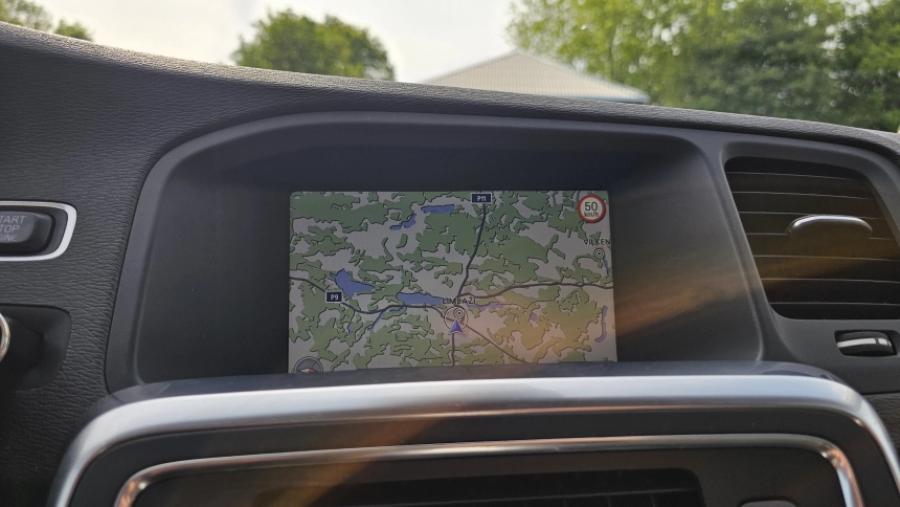 Pelēks Volvo V60 2012 Rīga, ar dzinēja tilpumu 2.00 L un nobraukumu 235 tūkst. km par 6550 €, foto 25 vietnē AUTOMOTO.COM.LV