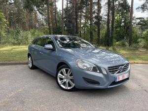 Grey Volvo V60 2012 in Riga, with an engine capacity of 2.00 L and mileage of 168 thousand km for 4000 €, photo 3 on AUTOMOTO.COM.LV