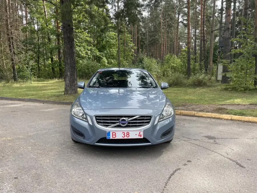 Grey Volvo V60 2012 in Riga, with an engine capacity of 2.00 L and mileage of 168 thousand km for 4000 €, photo 4 on AUTOMOTO.COM.LV