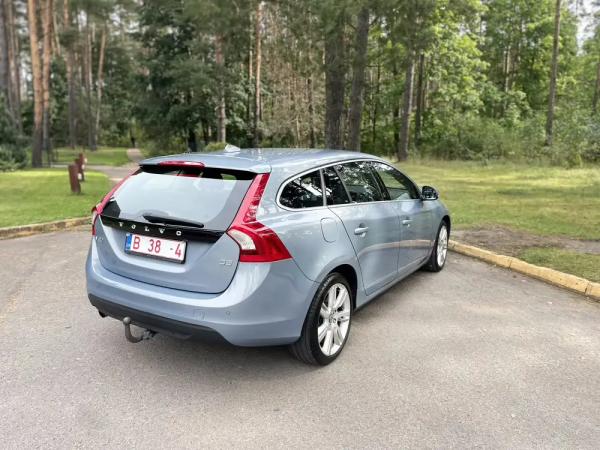 Pelēks Volvo V60 2012 Rīga, ar dzinēja tilpumu 2.00 L un nobraukumu 168 tūkst. km par 4000 €, foto 4 vietnē AUTOMOTO.COM.LV