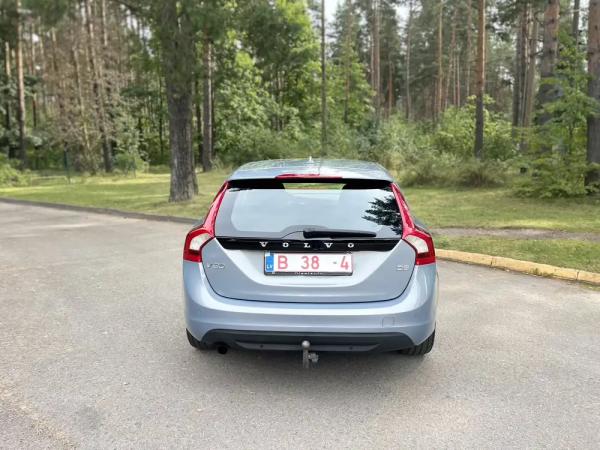 Pelēks Volvo V60 2012 Rīga, ar dzinēja tilpumu 2.00 L un nobraukumu 168 tūkst. km par 4000 €, foto 6 vietnē AUTOMOTO.COM.LV
