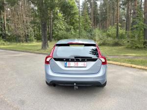 Grey Volvo V60 2012 in Riga, with an engine capacity of 2.00 L and mileage of 168 thousand km for 4000 €, photo 7 on AUTOMOTO.COM.LV