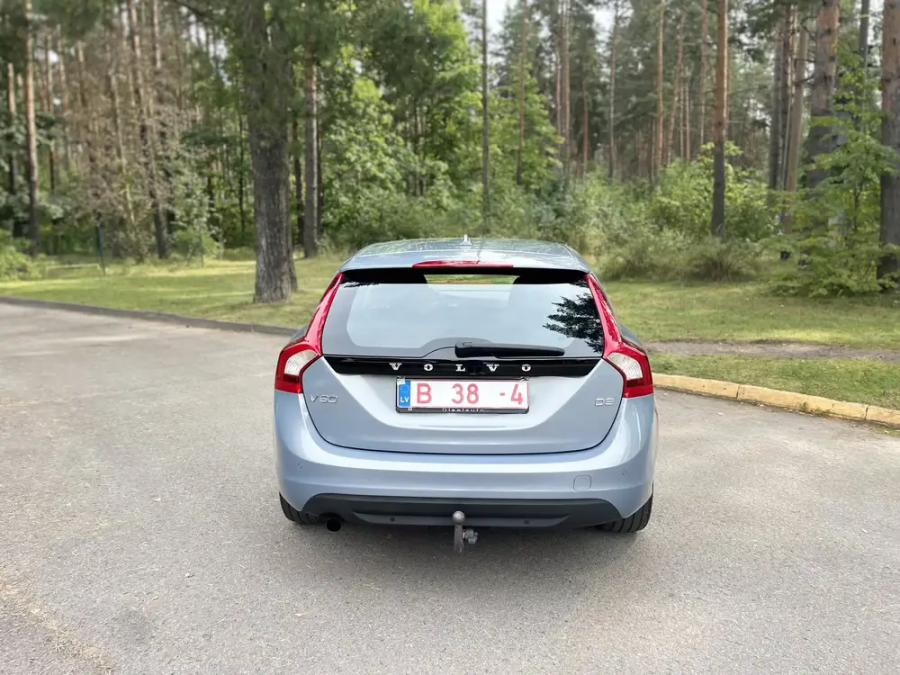 Grey Volvo V60 2012 in Riga, with an engine capacity of 2.00 L and mileage of 168 thousand km for 4000 €, photo 7 on AUTOMOTO.COM.LV