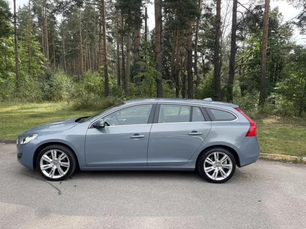 Pelēks Volvo V60 2012 Rīga, ar dzinēja tilpumu 2.00 L un nobraukumu 168 tūkst. km par 4000 €, foto 8 vietnē AUTOMOTO.COM.LV