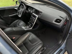 Grey Volvo V60 2012 in Riga, with an engine capacity of 2.00 L and mileage of 168 thousand km for 4000 €, photo 11 on AUTOMOTO.COM.LV