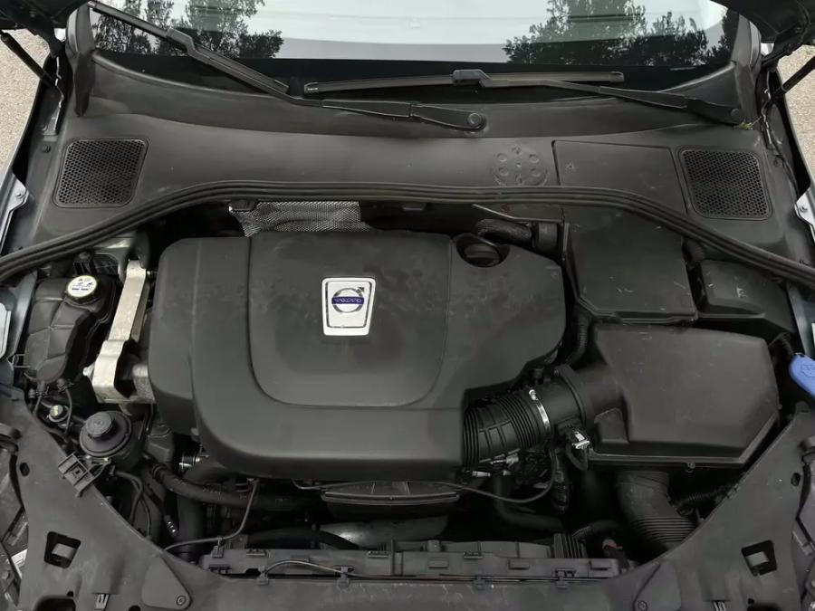Grey Volvo V60 2012 in Riga, with an engine capacity of 2.00 L and mileage of 168 thousand km for 4000 €, photo 16 on AUTOMOTO.COM.LV