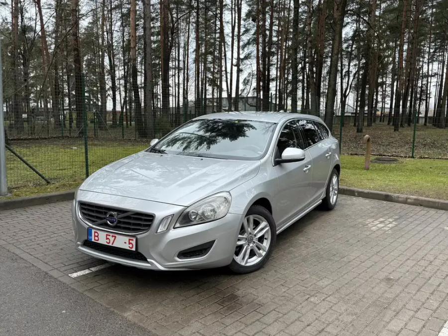 Grey Volvo V60 2012 in Riga, with an engine capacity of 2.00 L and mileage of 237 thousand km for 3000 €, photo 1 on AUTOMOTO.COM.LV