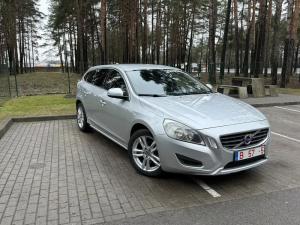 Grey Volvo V60 2012 in Riga, with an engine capacity of 2.00 L and mileage of 237 thousand km for 3000 €, photo 3 on AUTOMOTO.COM.LV