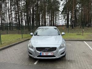 Grey Volvo V60 2012 in Riga, with an engine capacity of 2.00 L and mileage of 237 thousand km for 3000 €, photo 4 on AUTOMOTO.COM.LV