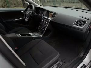 Grey Volvo V60 2012 in Riga, with an engine capacity of 2.00 L and mileage of 237 thousand km for 3000 €, photo 10 on AUTOMOTO.COM.LV