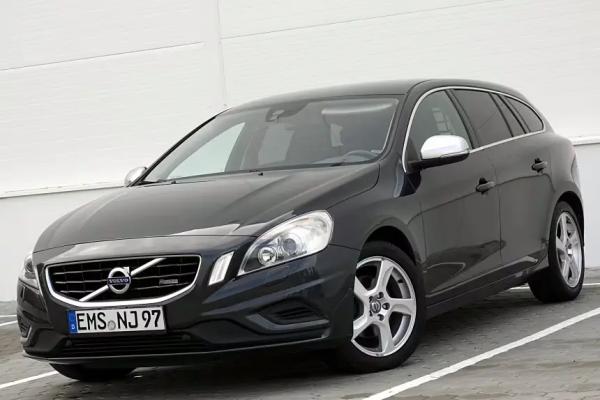 Grey Volvo V60 2012 in Riga, with an engine capacity of 2.00 L and mileage of 191 thousand km for 7700 €, photo 2 on AUTOMOTO.COM.LV