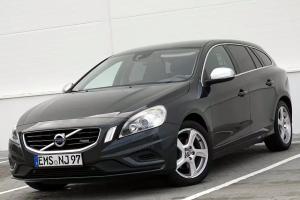 Grey Volvo V60 2012 in Riga, with an engine capacity of 2.00 L and mileage of 191 thousand km for 7700 €, photo 3 on AUTOMOTO.COM.LV