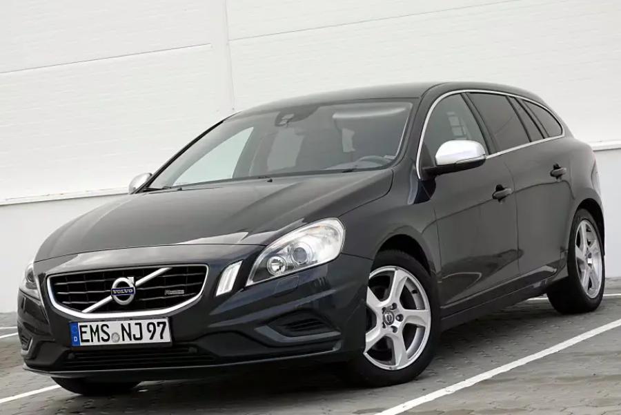 Grey Volvo V60 2012 in Riga, with an engine capacity of 2.00 L and mileage of 191 thousand km for 7700 €, photo 3 on AUTOMOTO.COM.LV